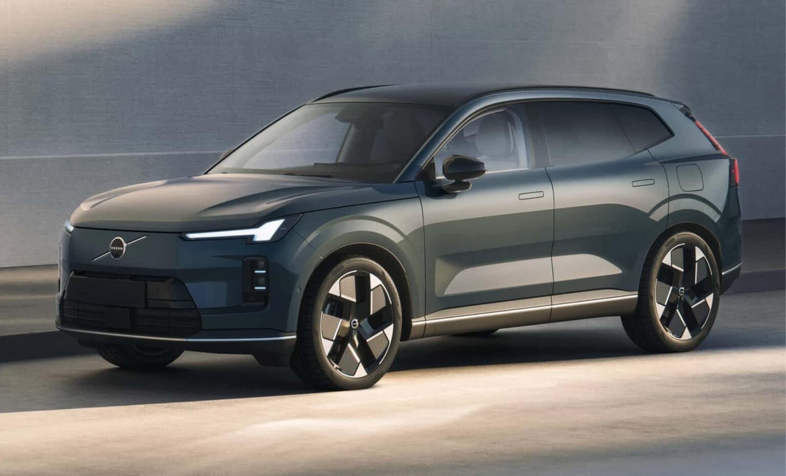 Volvo Delays Electric-Only Lineup, Will Keep Gas Engines Into Late 2030s