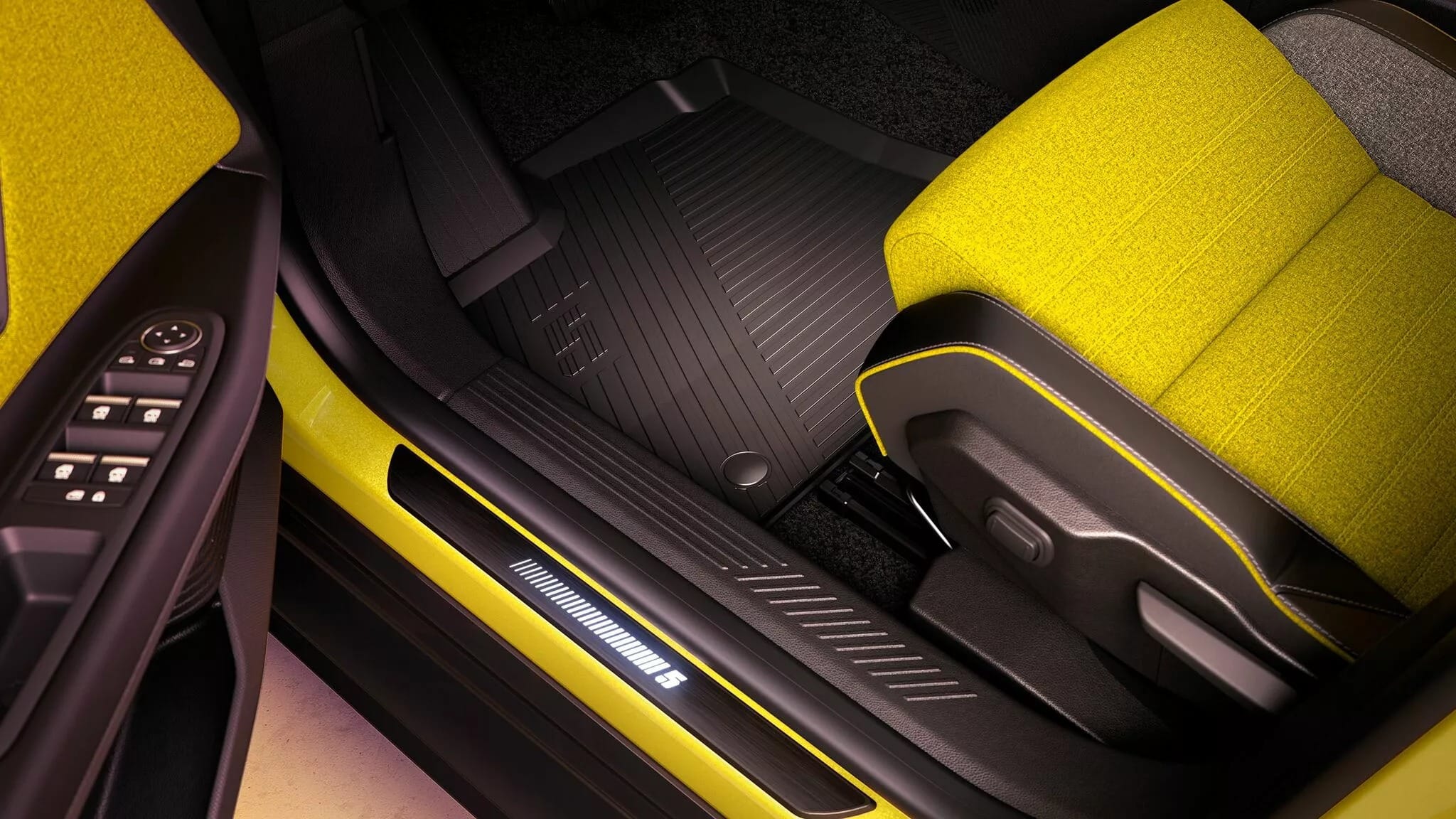 Forget Cupholders: Renault's EV Comes With a French Baguette Holder—And ...