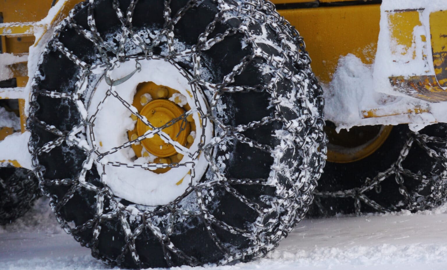 New Colorado Law Requires 2WD Vehicles to Carry Snow Chains on I-70
