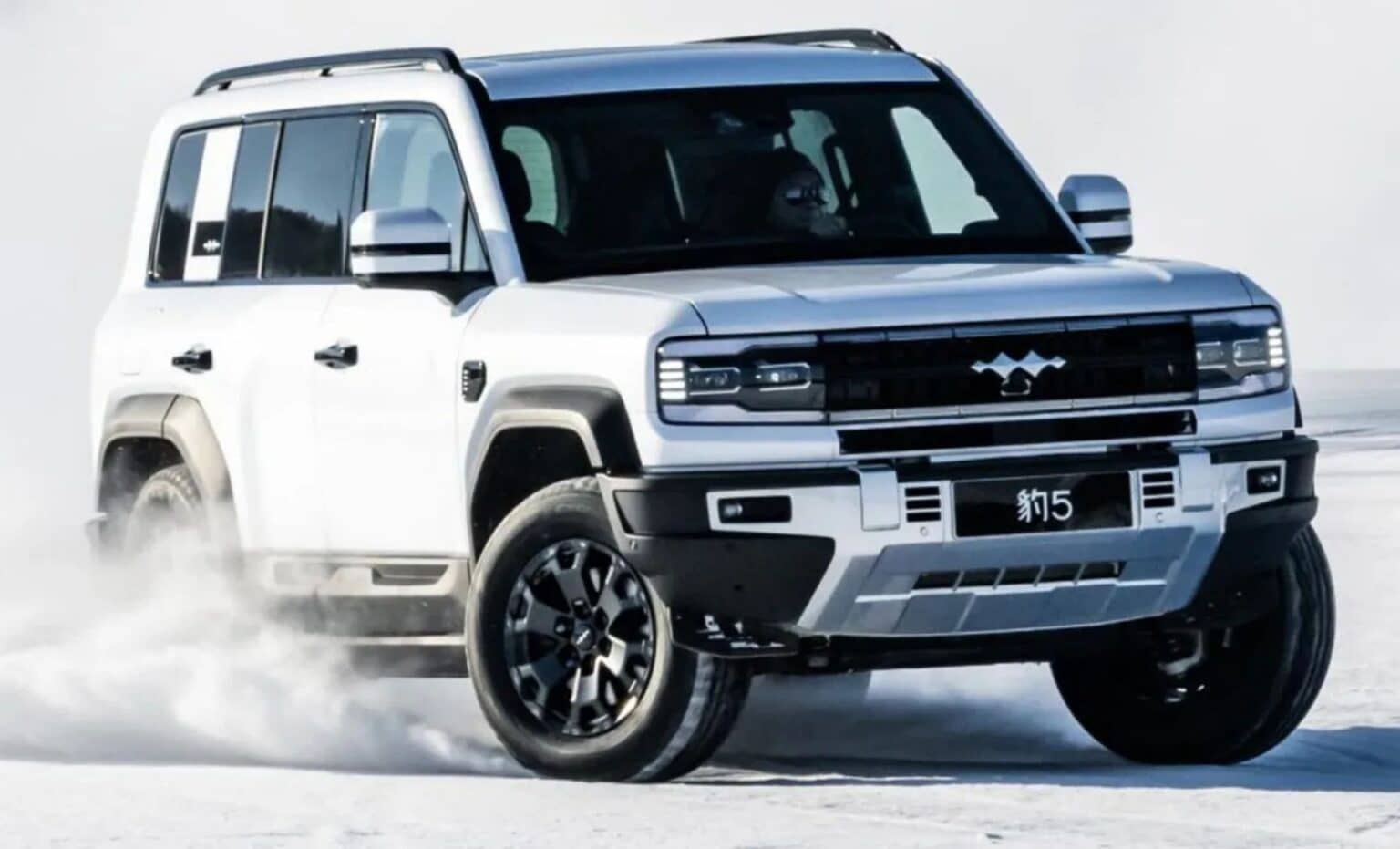 BYD Leopard 5 Tackles 45-Degree Climb, Proving Its Off-Road Performance