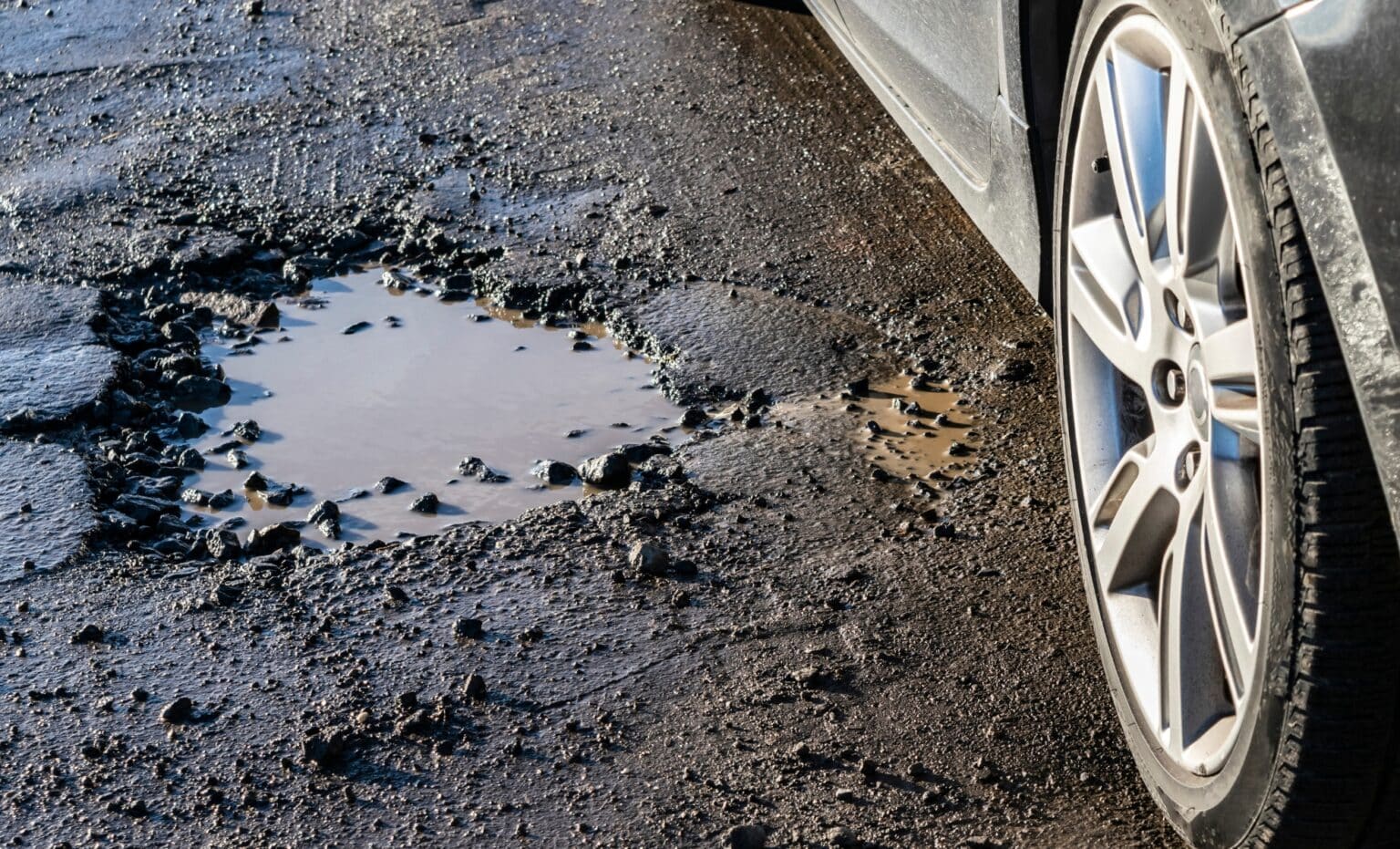 5 Common Driving Mistakes That Are Quietly Damaging Your Car’s Wheels
