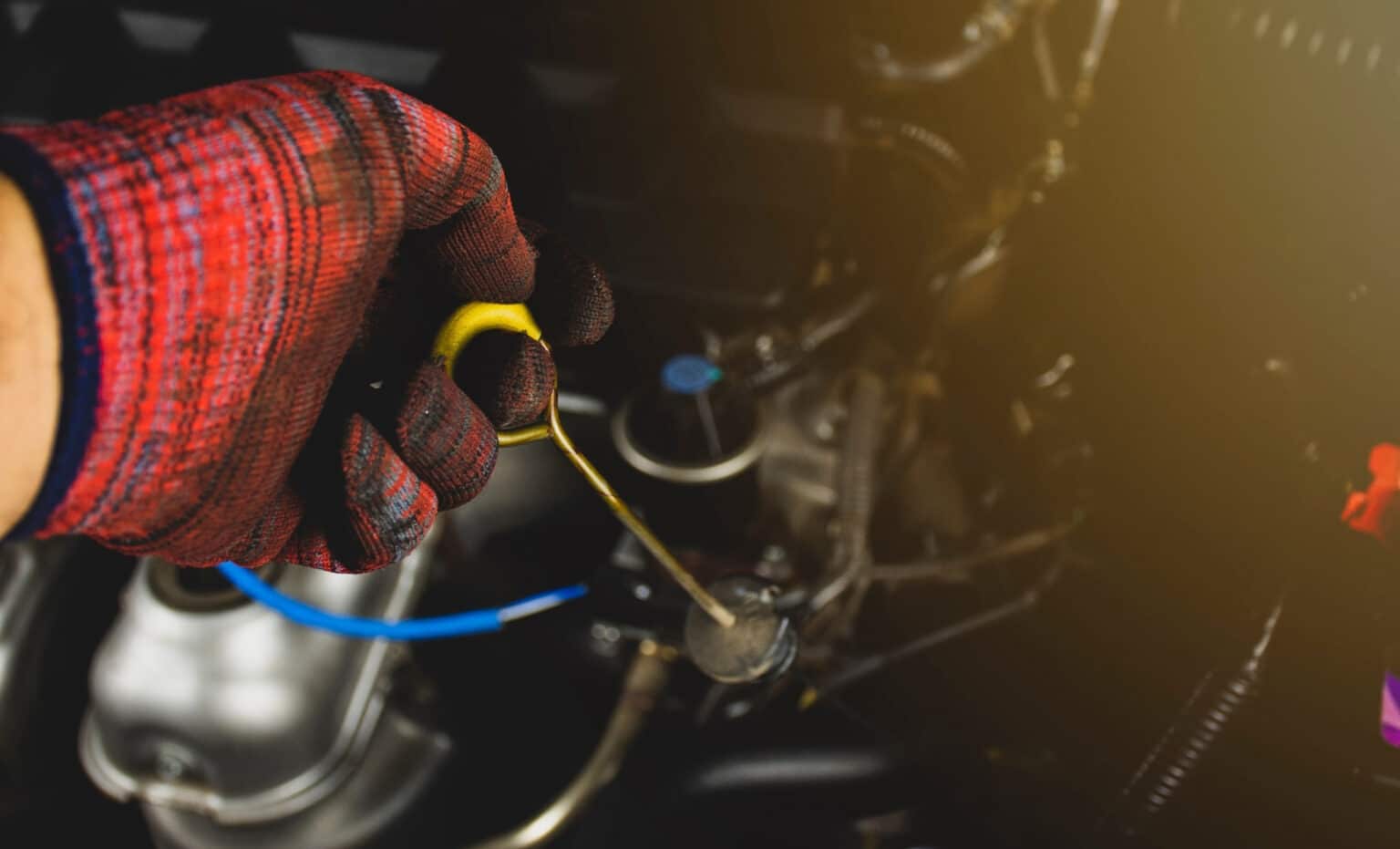 What Your Engine Oil Color Is Trying to Tell You (Before It’s Too Late)