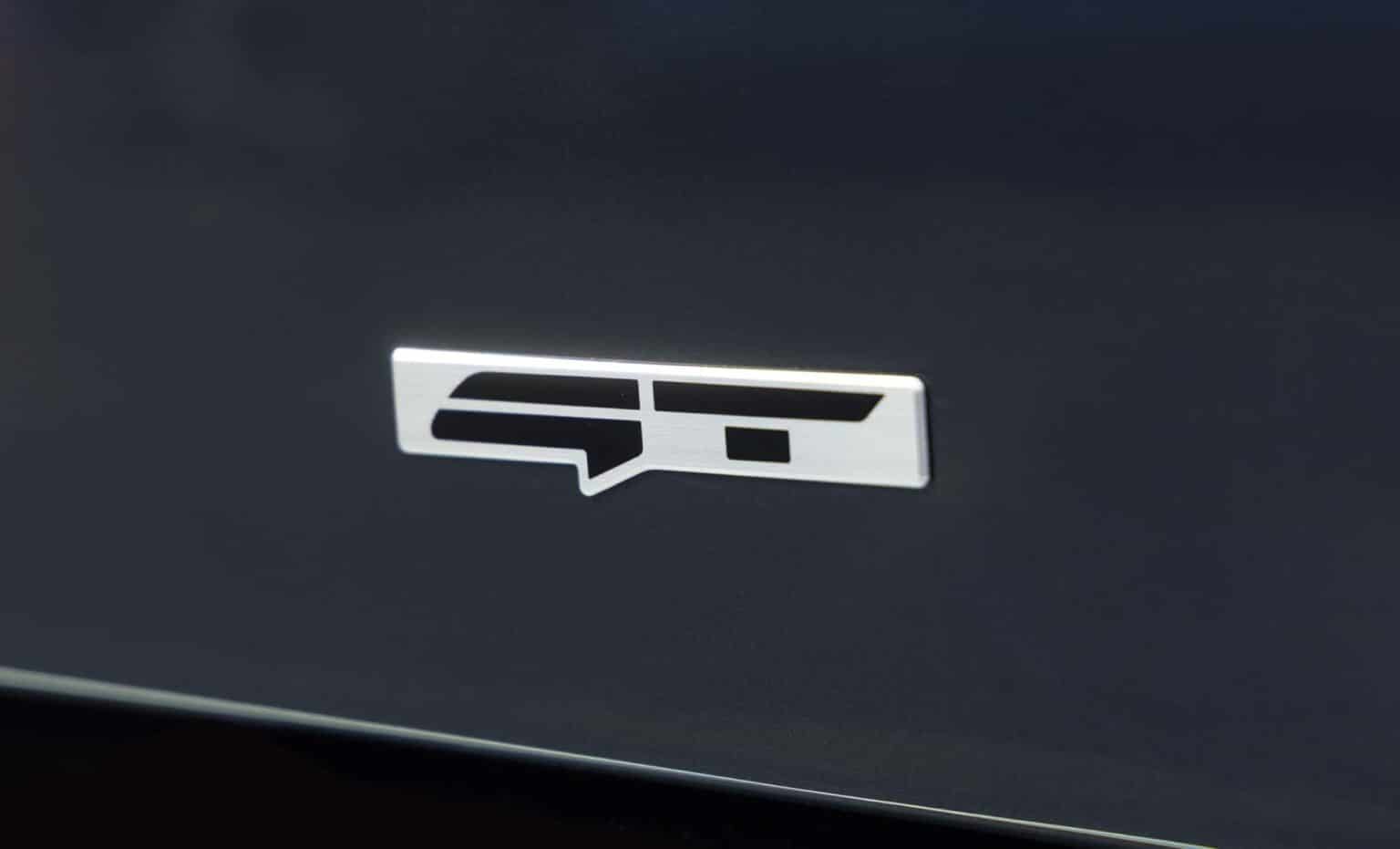 New Airbag Design Stops Passengers From Colliding During a Crash