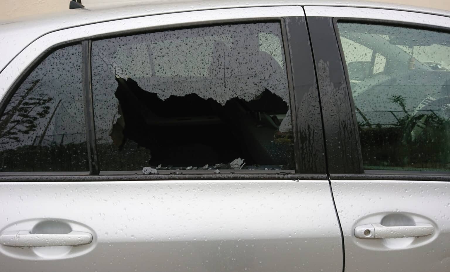 Most Drivers Get This Wrong: When a Broken Car Window Isn’t Covered at All
