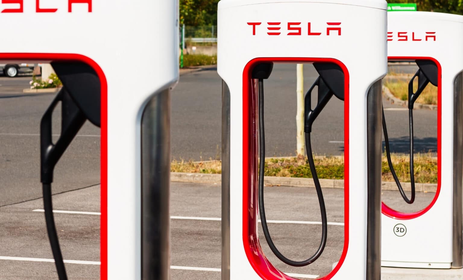 Tesla Plans World’s Largest Electric Vehicle Charging Station with More ...