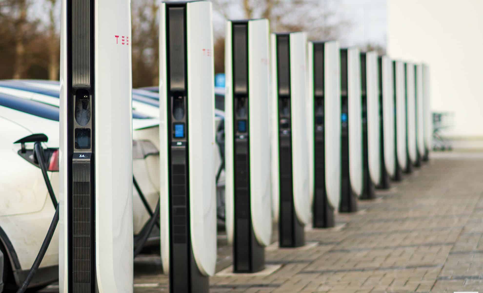 A $12.99 Subscription Lets Non-Tesla EVs Avoid Tesla’s 40% Charging Premium
